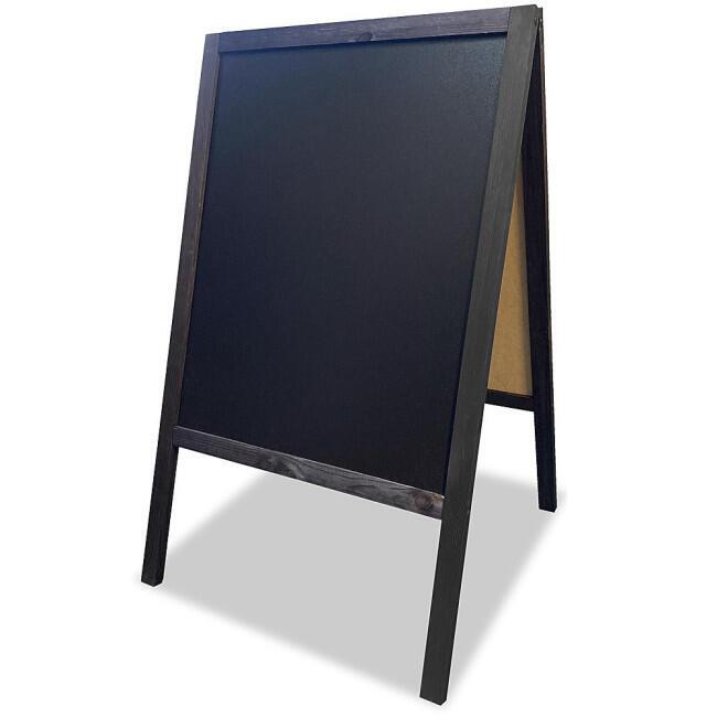 A-skilt med sortbejdset træ-ramme og kridttavle, 60 x 100cm inkl. 8 stk ...
